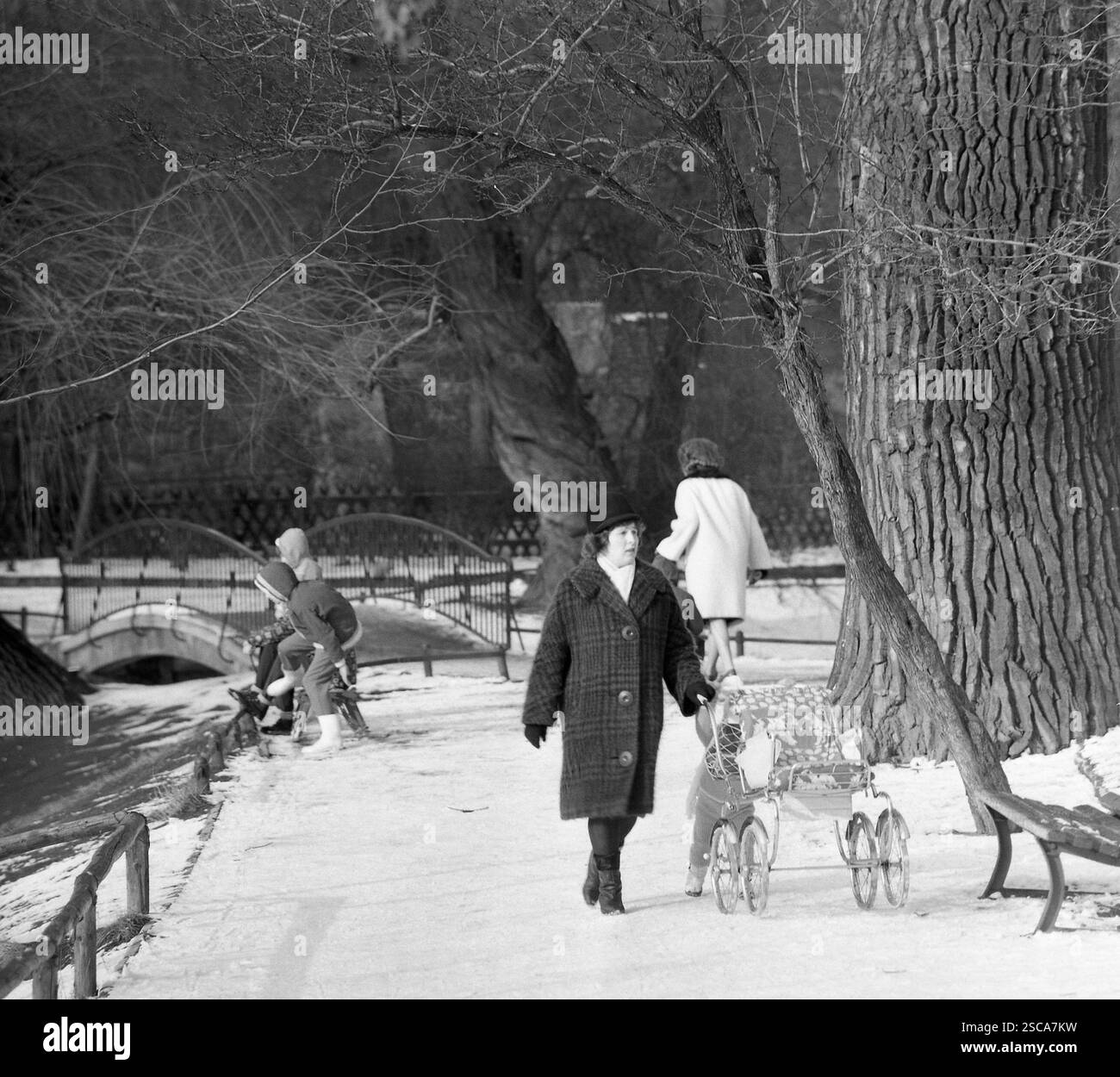 Old park in Berlin Tempelhof: Mother with buggy and child Stock Photo ...