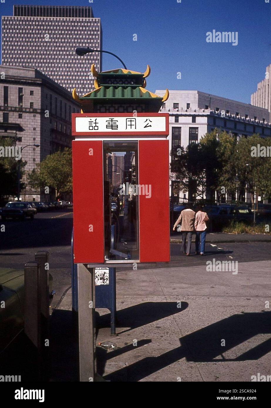 Chinatown in New York: Picture shows phone box with Chinese ideographs ...