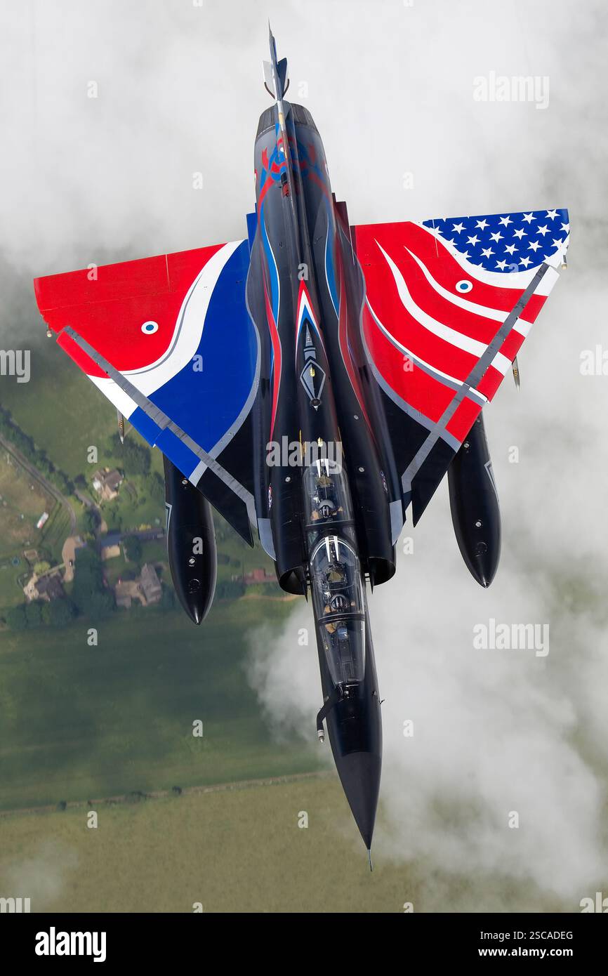 French Air Force Mirage 2000 Couteau Delta performing high-speed ...