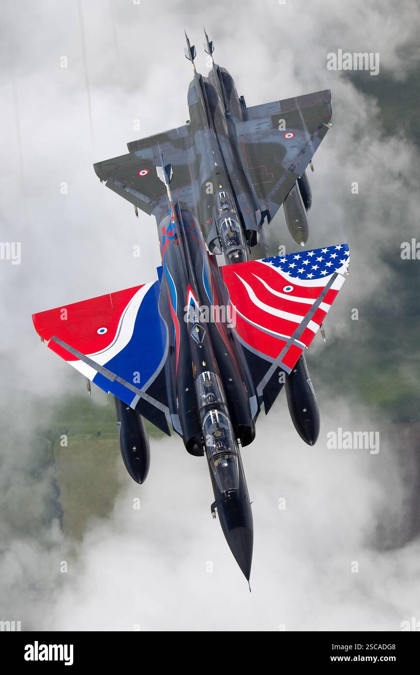 French Air Force Mirage 2000 Couteau Delta performing a tactical ...