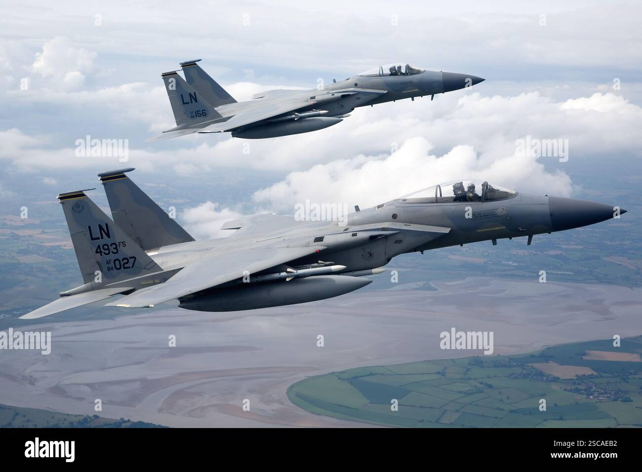 US Air Force F-15 Eagle executing a high-G turn Stock Photo - Alamy