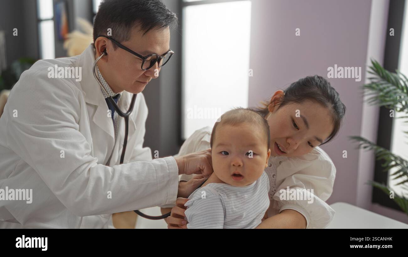 Family screening room hi-res stock photography and images - Alamy