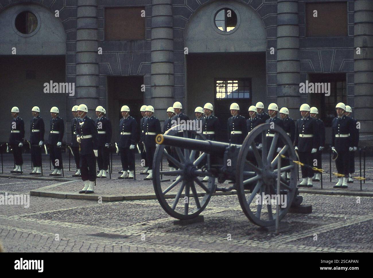 Guarding the front line hi-res stock photography and images - Alamy