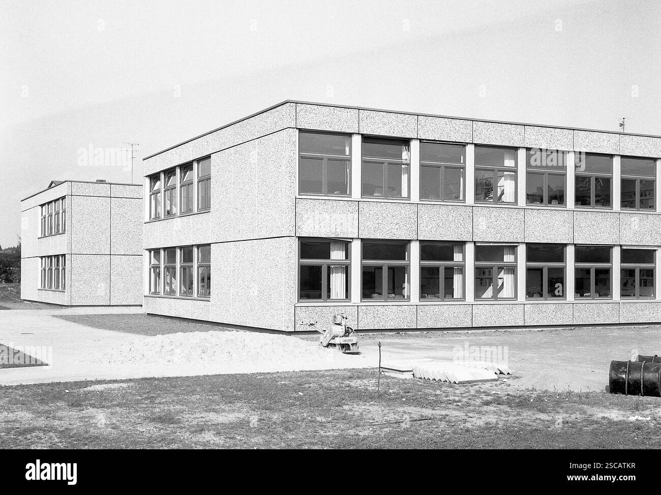 1970s school building hi-res stock photography and images - Alamy