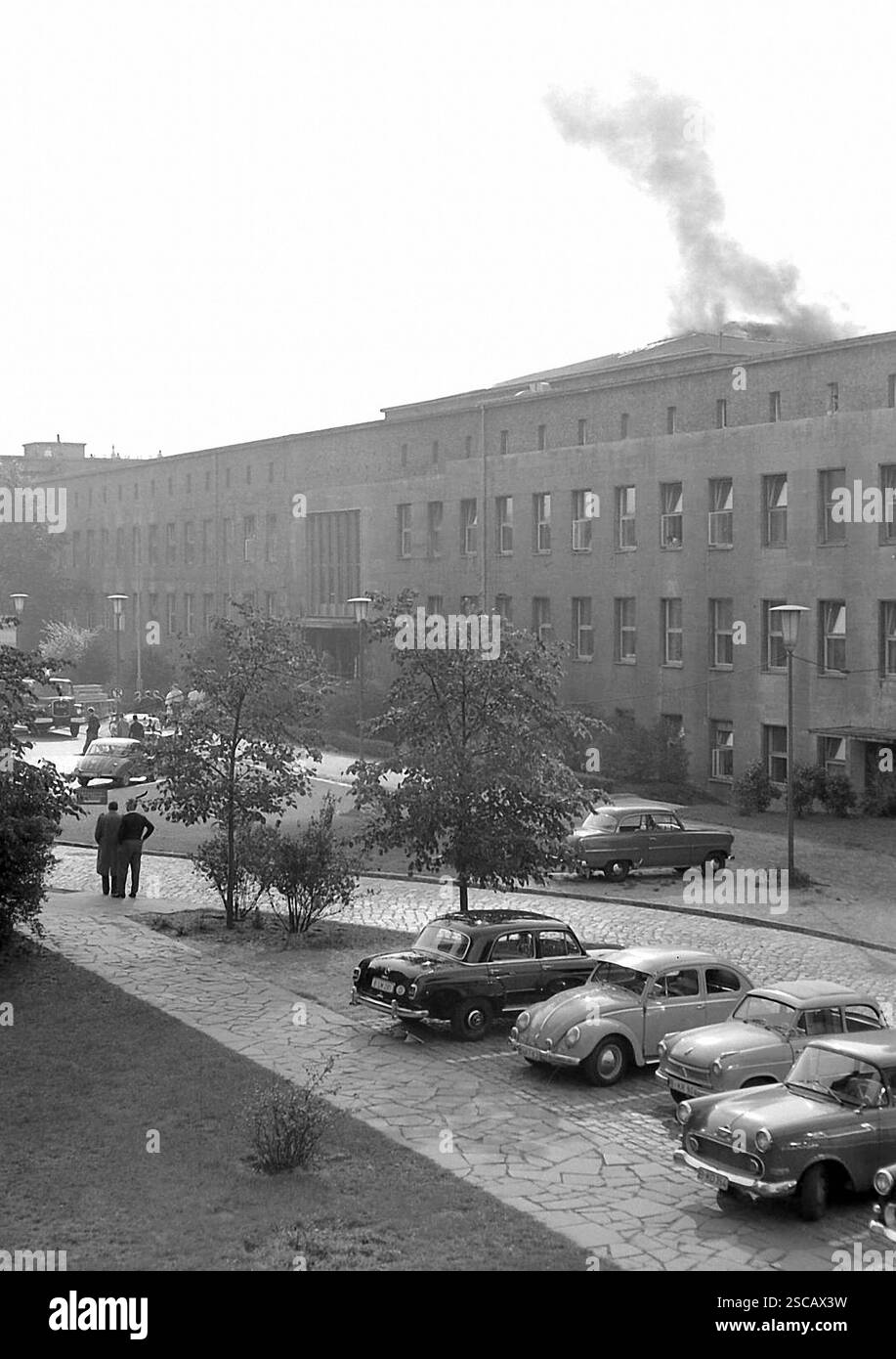 Fire at the Technical University in Berlin. Picture shows burning roof ...