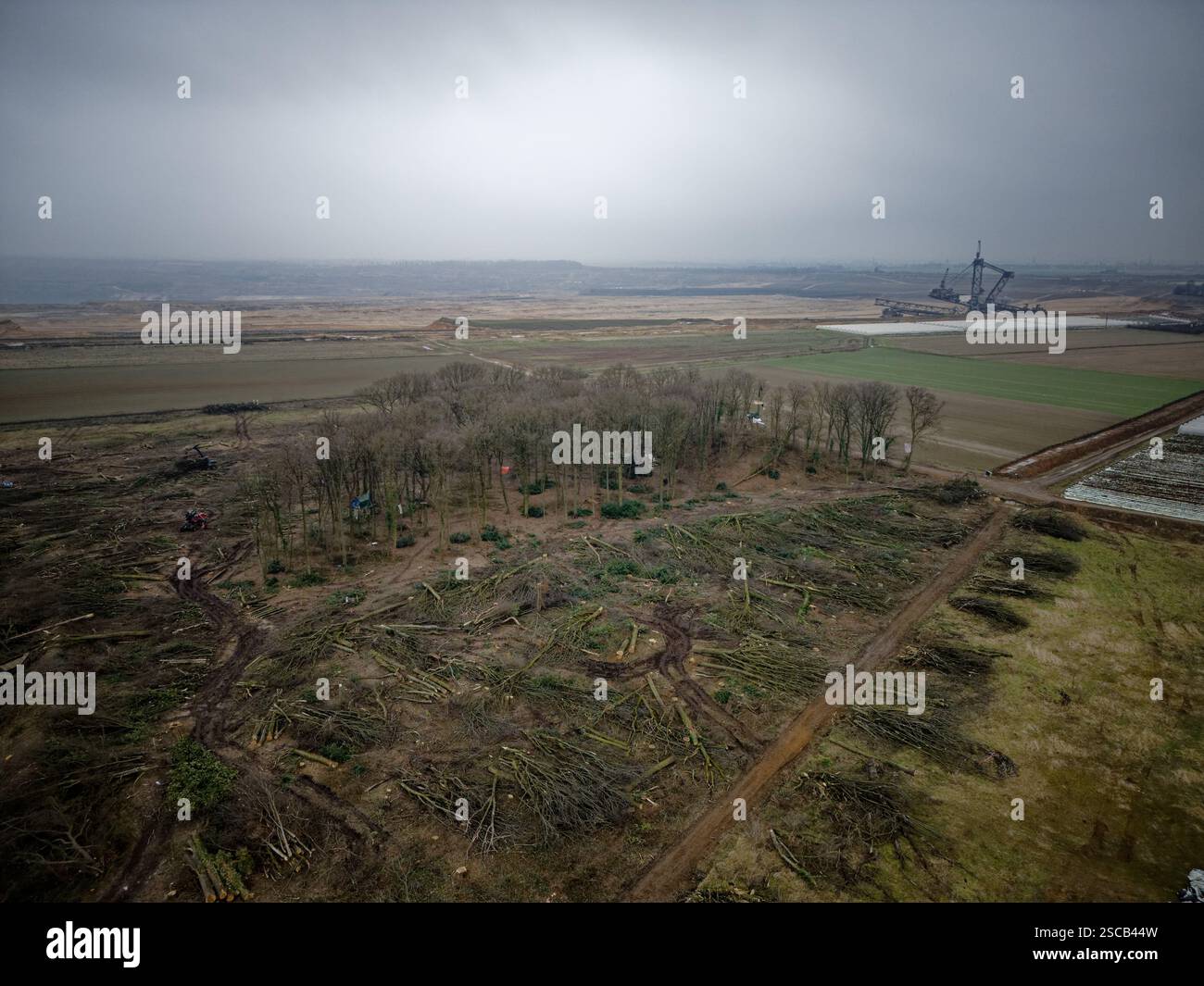 Kerpen, Germany. 06th Feb, 2025. Only a small remnant of the ...