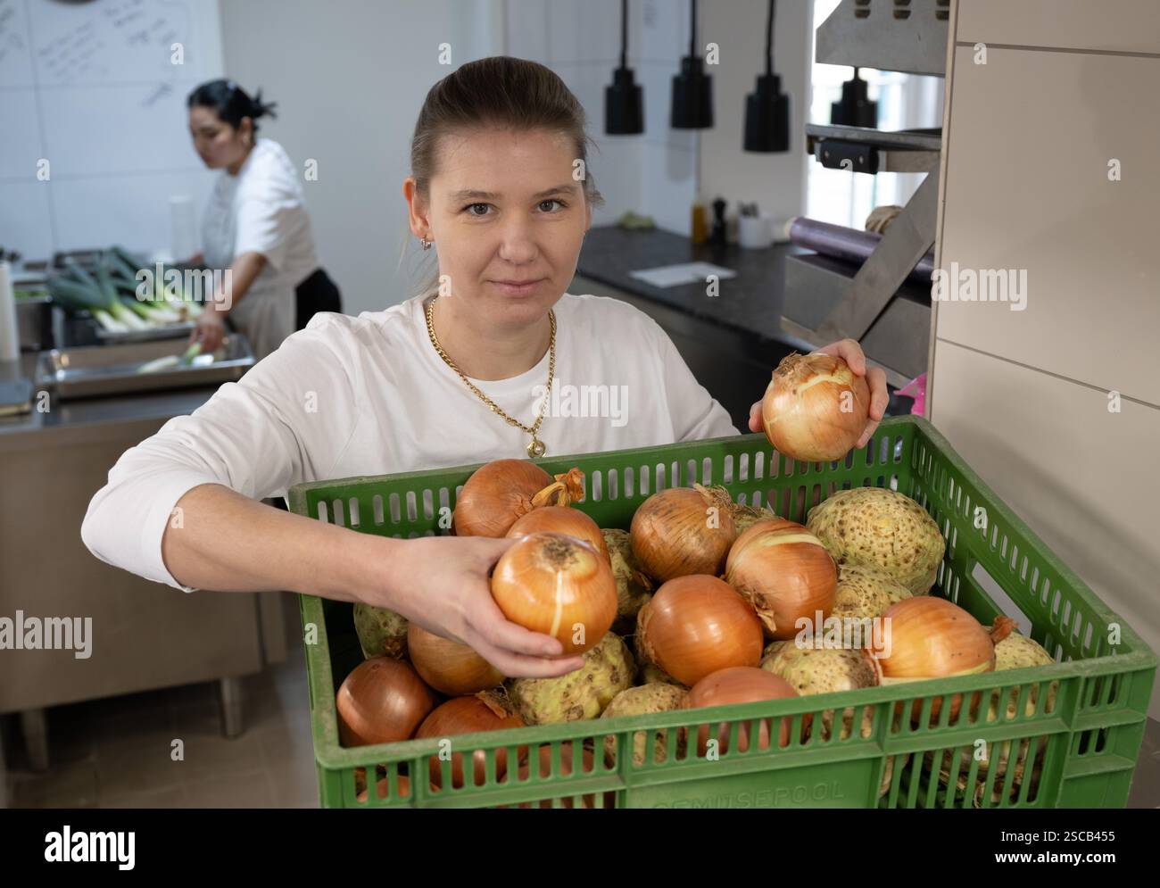 PRODUCTION - 06 February 2025, Hesse, Bad Soden: Top chef Isabelle ...