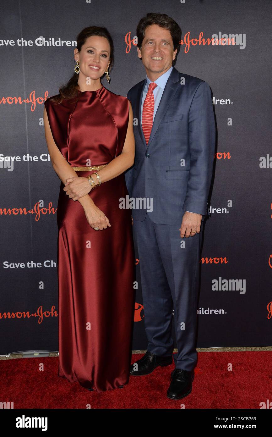 Jennifer Garner and Mark Shriver attending Save The Children ...