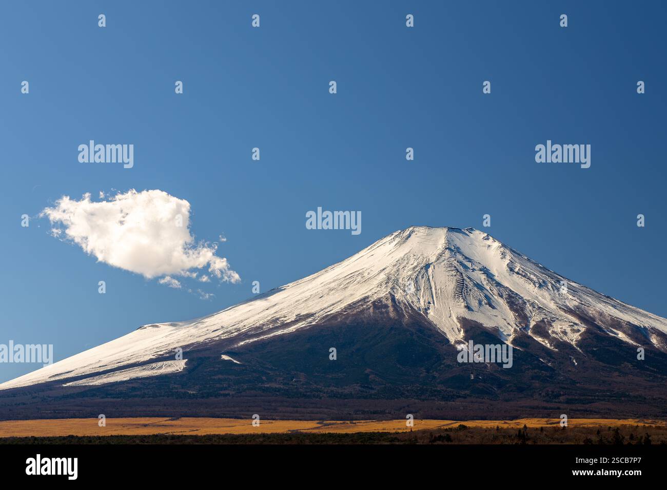 Mount fuji blue clear sky and a small cloud Stock Photo - Alamy