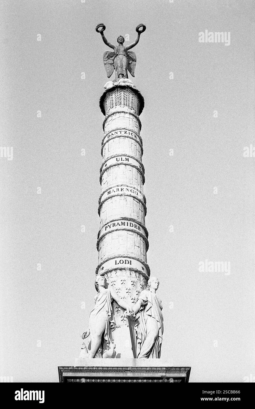 The Fontaine du Palmier tower in Paris in 1975. [automated translation ...