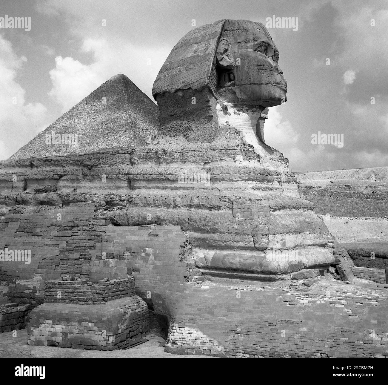 Great Sphinx of Giza and Great Pyramid of Giza Stock Photo - Alamy
