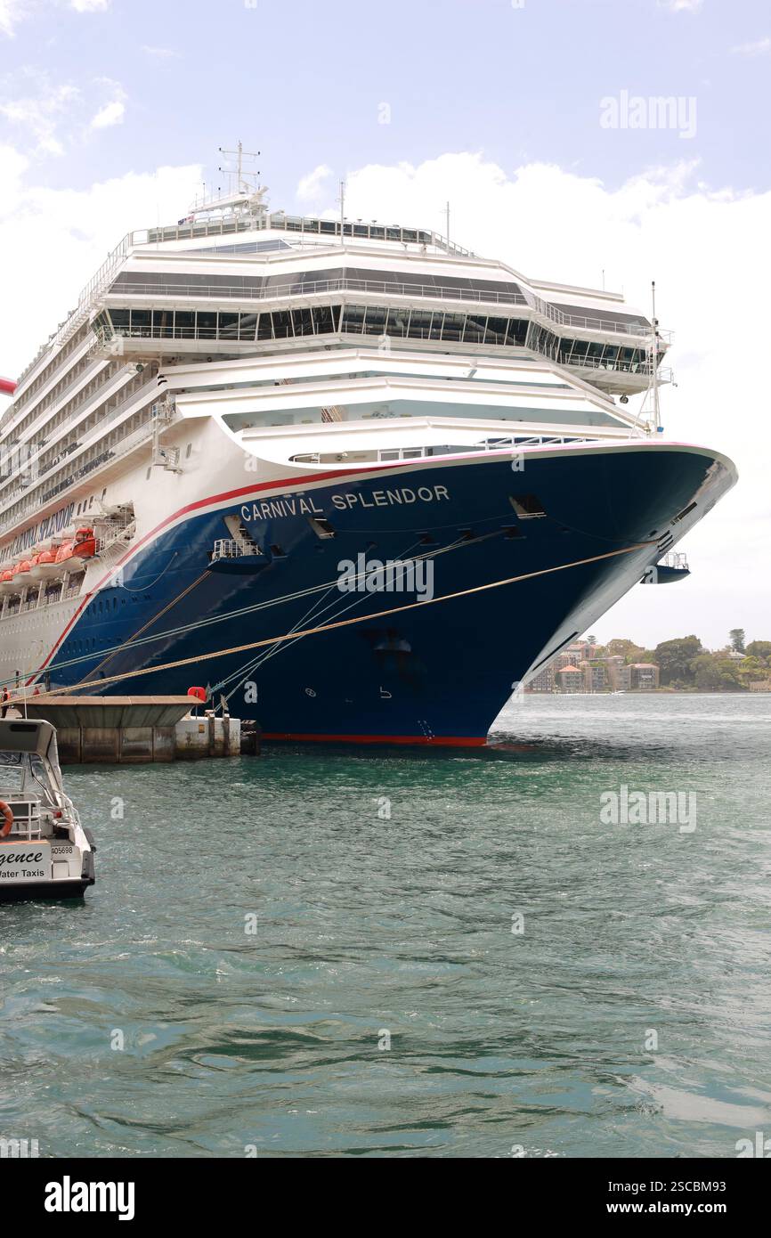 Carnival Splendour at Sydney Harbour Bridge Stock Photo - Alamy