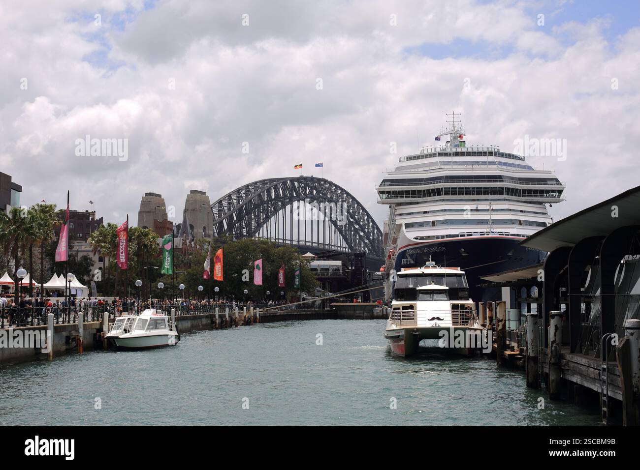 Carnival Splendour at Sydney Harbour Bridge Stock Photo - Alamy