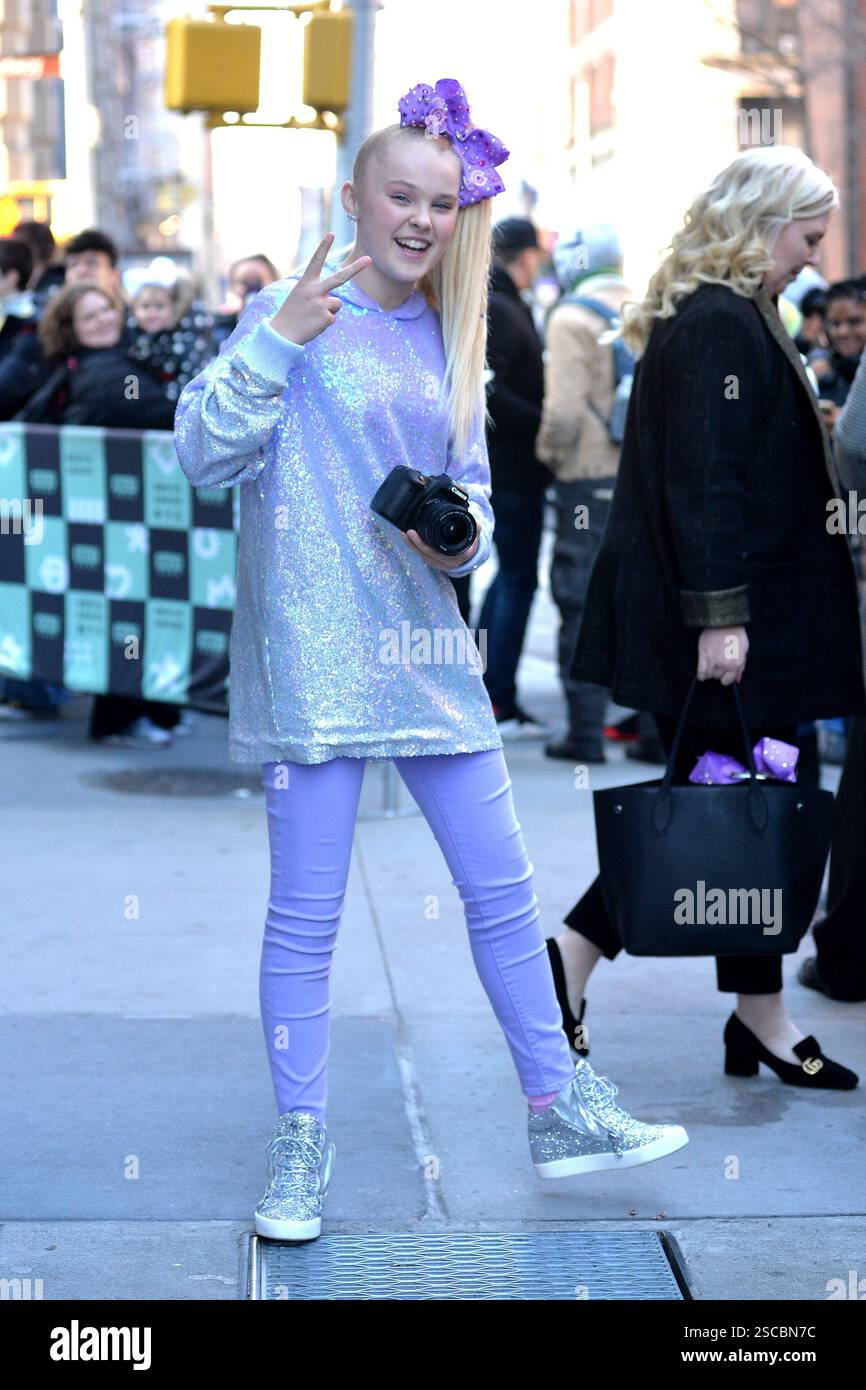 JoJo Siwa made an appearance on Build Series on December 11, 2018 in ...