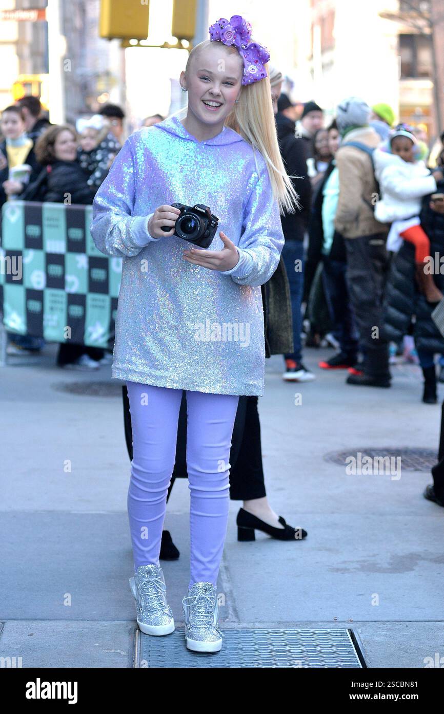 JoJo Siwa made an appearance on Build Series on December 11, 2018 in ...