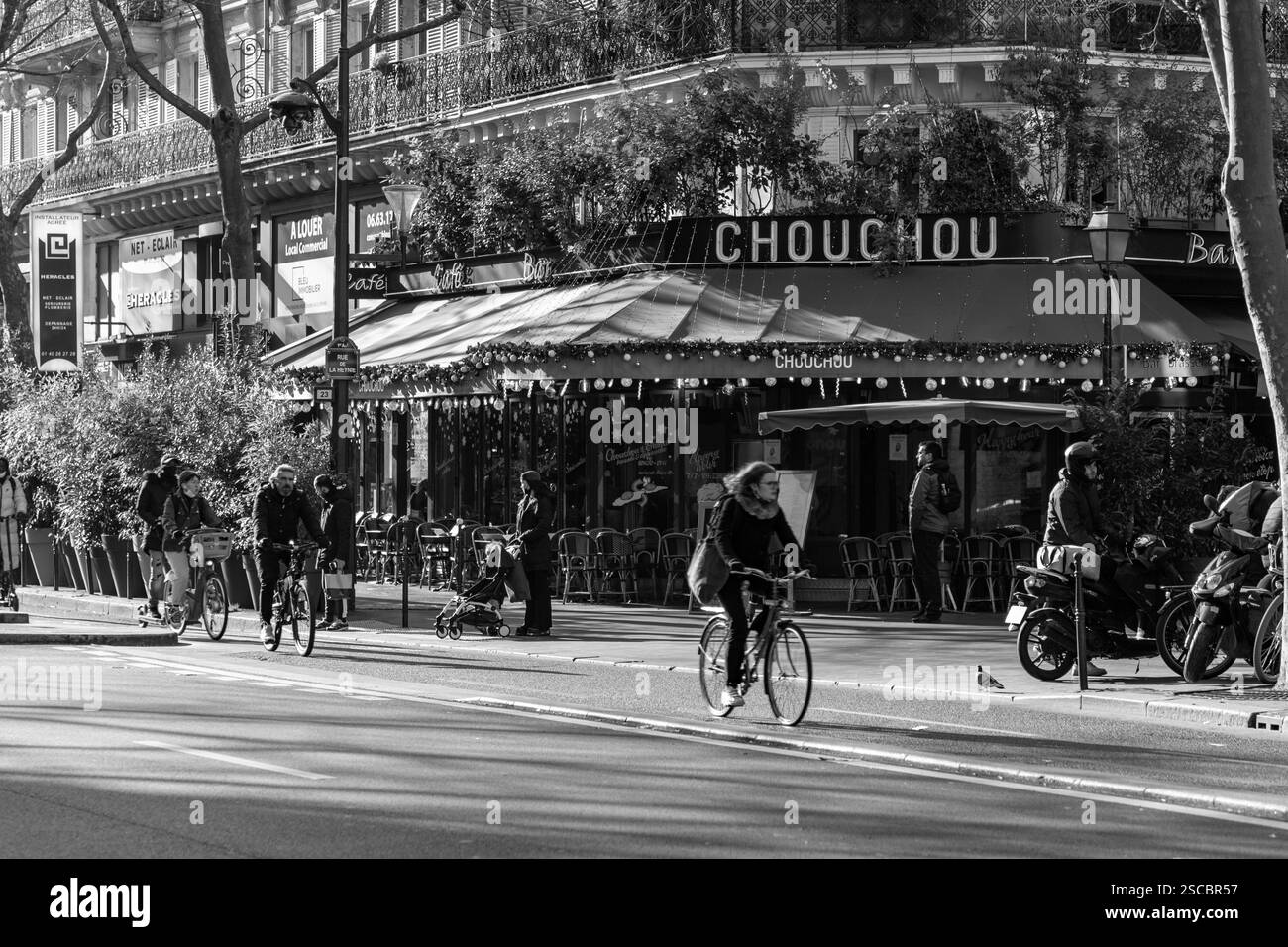 Paris building corner balcony view Black and White Stock Photos ...