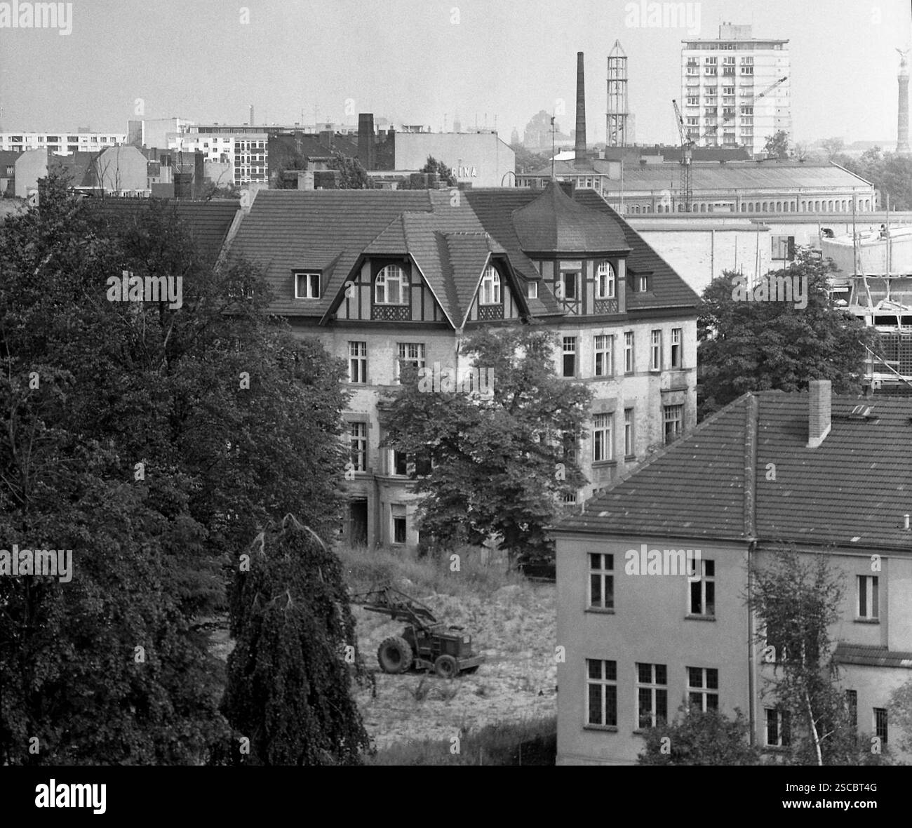 Old new technology in Black and White Stock Photos & Images - Alamy