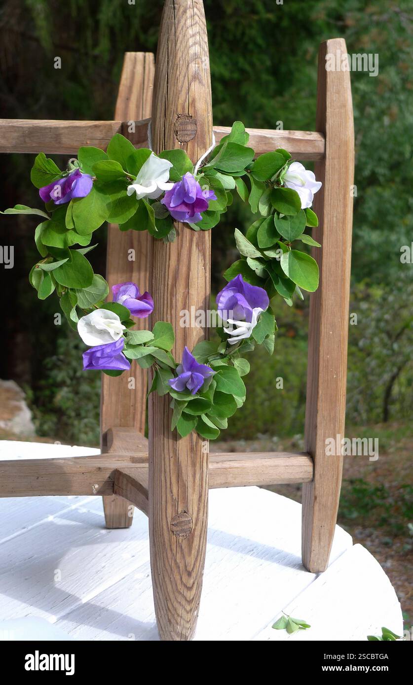 Sweet pea wreath Stock Photo - Alamy