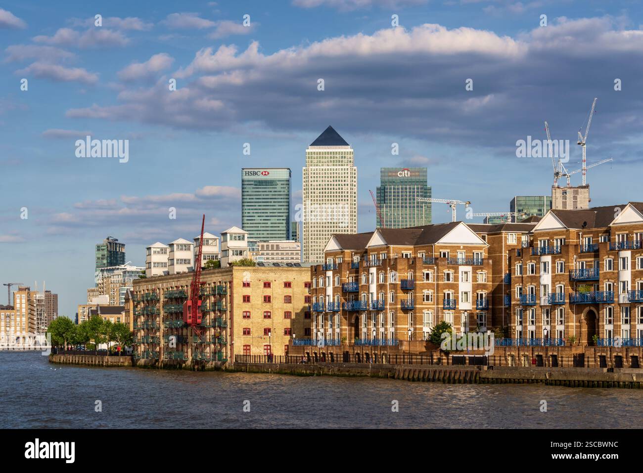 Apartments overlooking River Thames in Greenwich peninsula, Canary ...