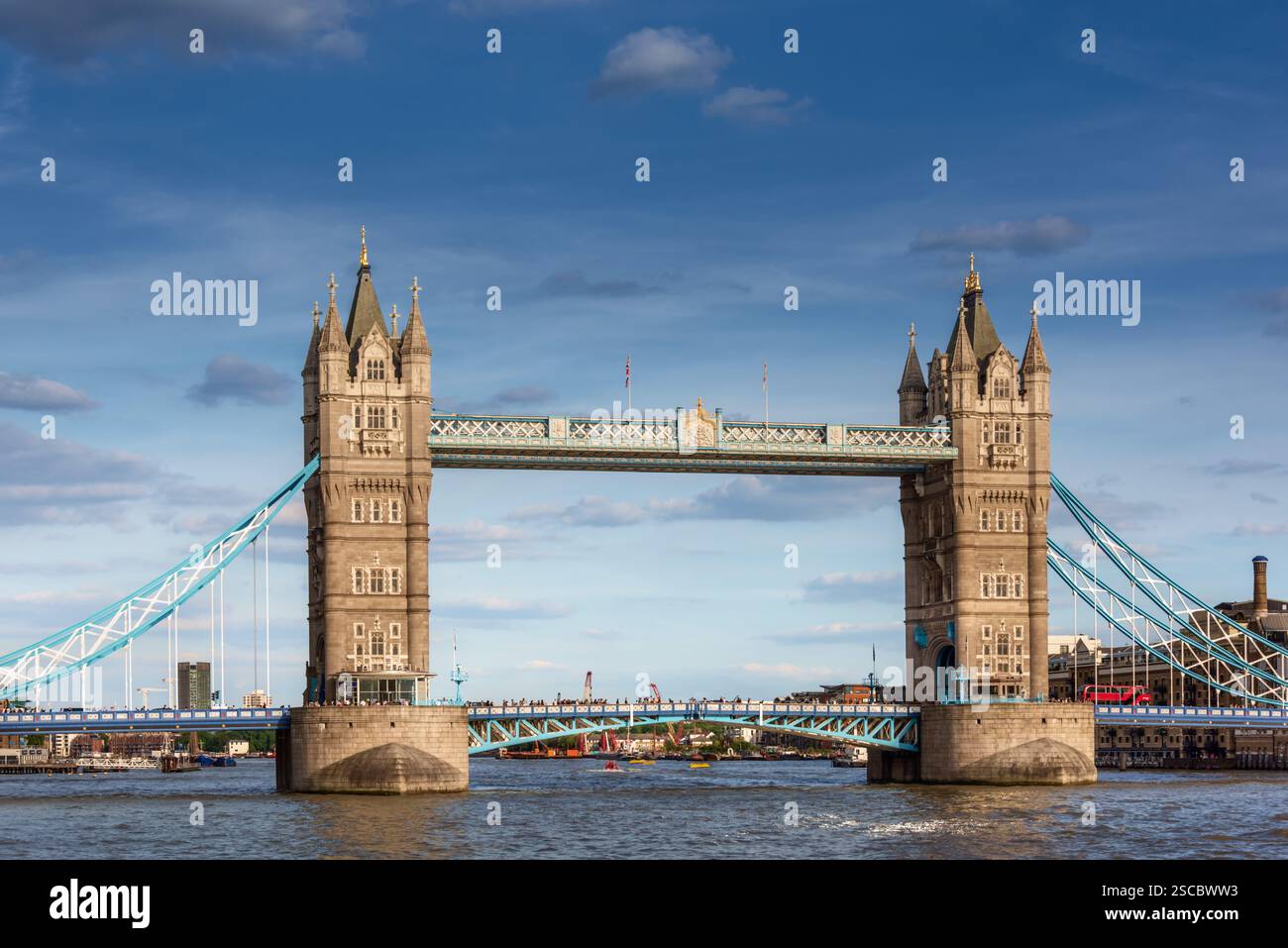London pedestrian bridge hi-res stock photography and images - Alamy