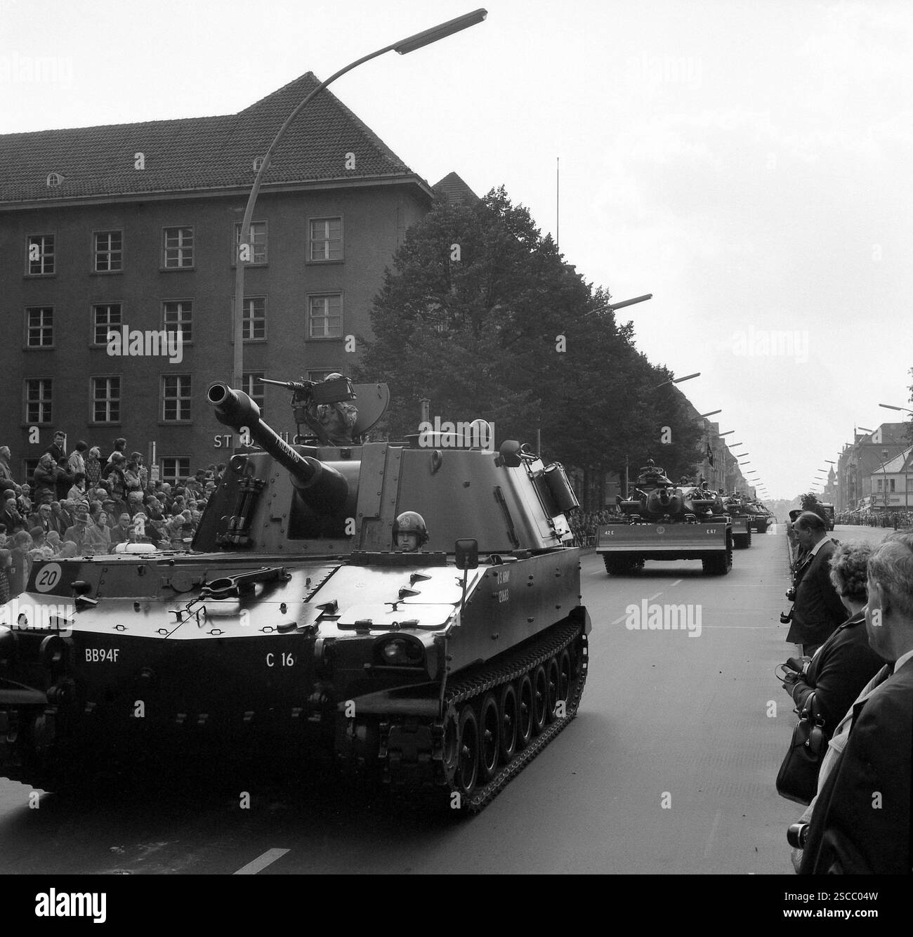 US military parade: US tank "Friedenau" and in the back spectators in ...