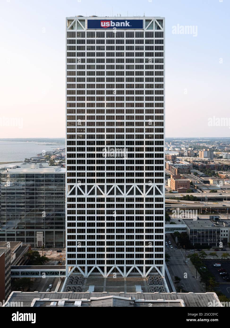 First wisconsin center hi-res stock photography and images - Alamy