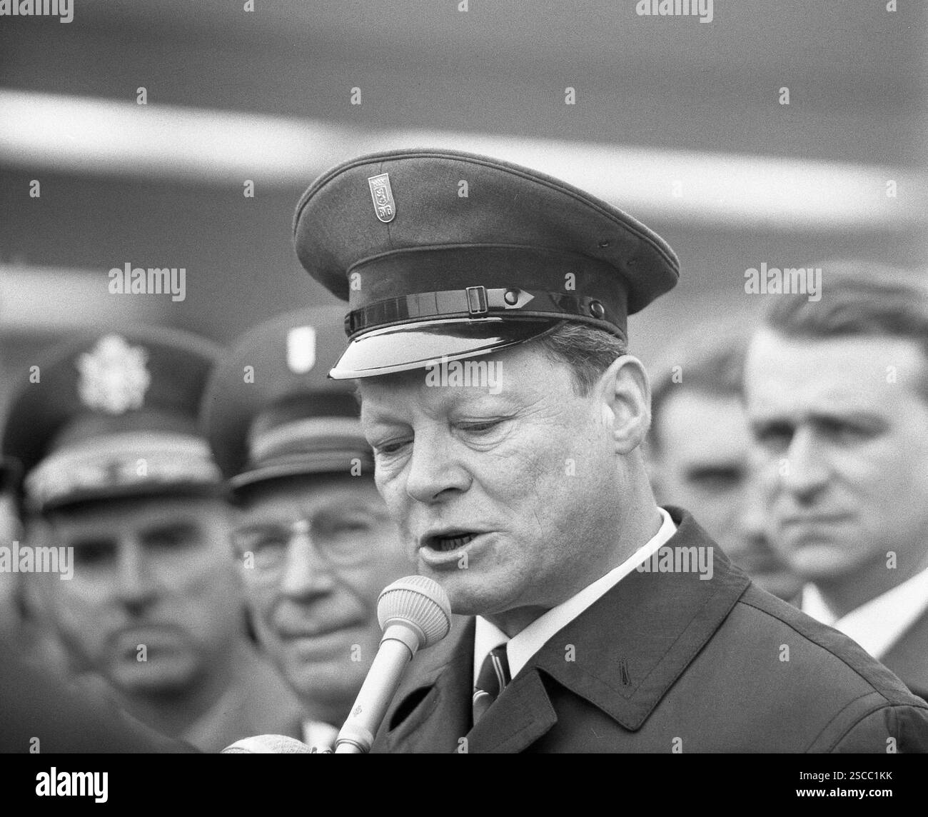 Willy Brandt at the inauguration of the subway line 7 in Berlin ...