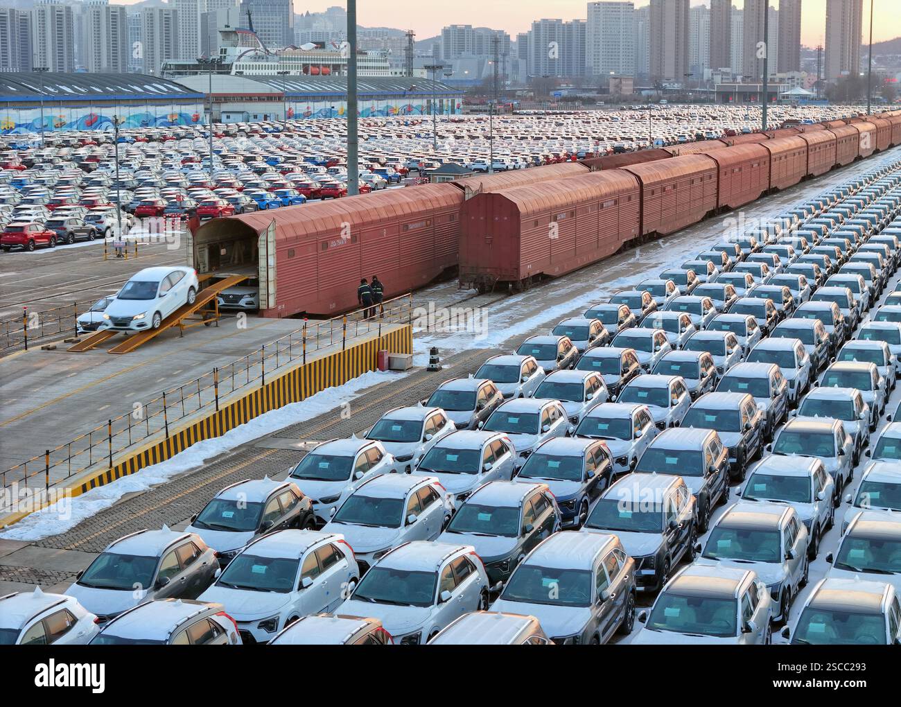 Yantai, China. 06th Feb, 2025. YANTAI, CHINA - FEBRUARY 6, 2025 - Cars ...