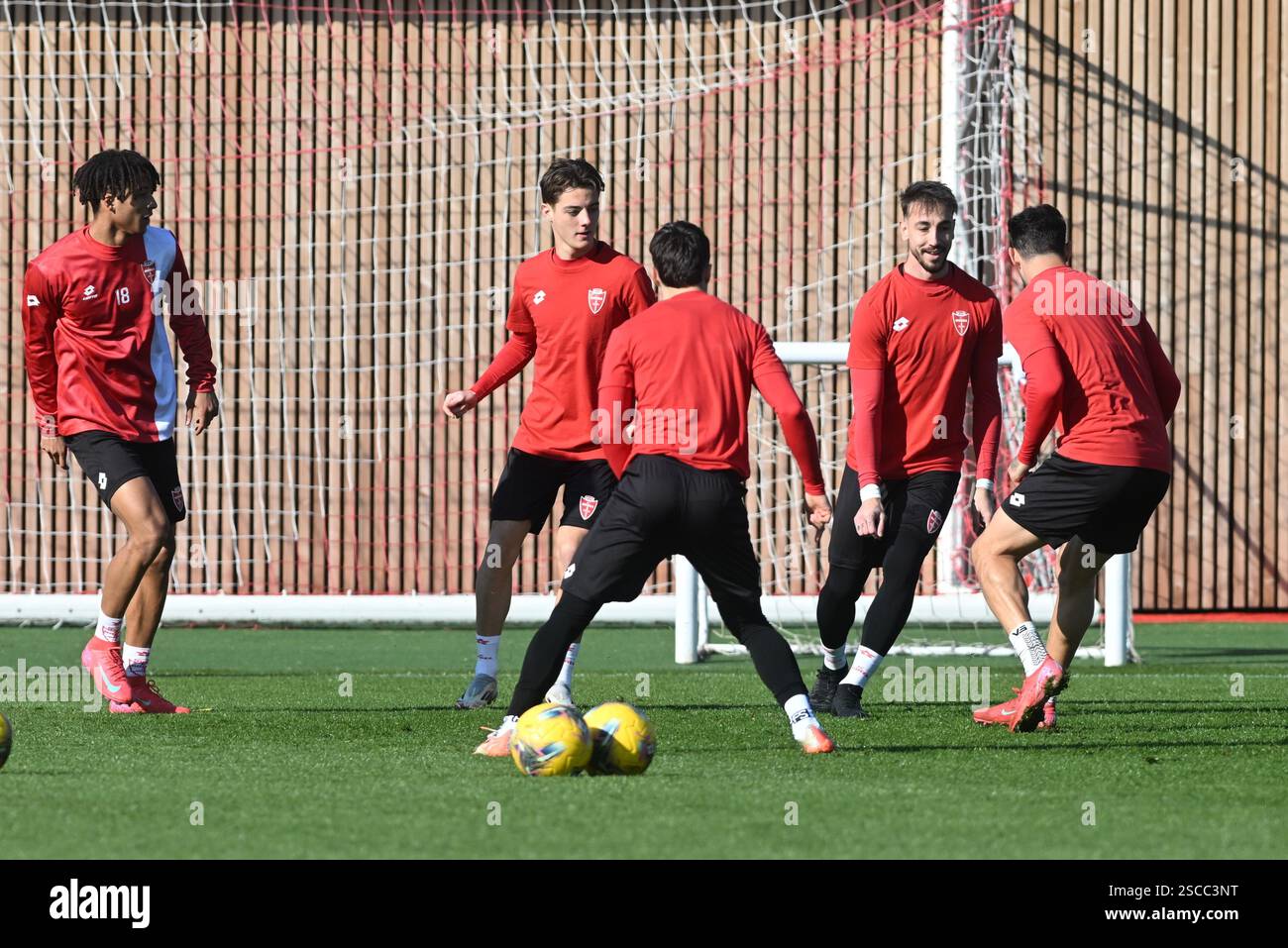 Monza, Italia. 06th Feb, 2025. AC Monza's players during training ...