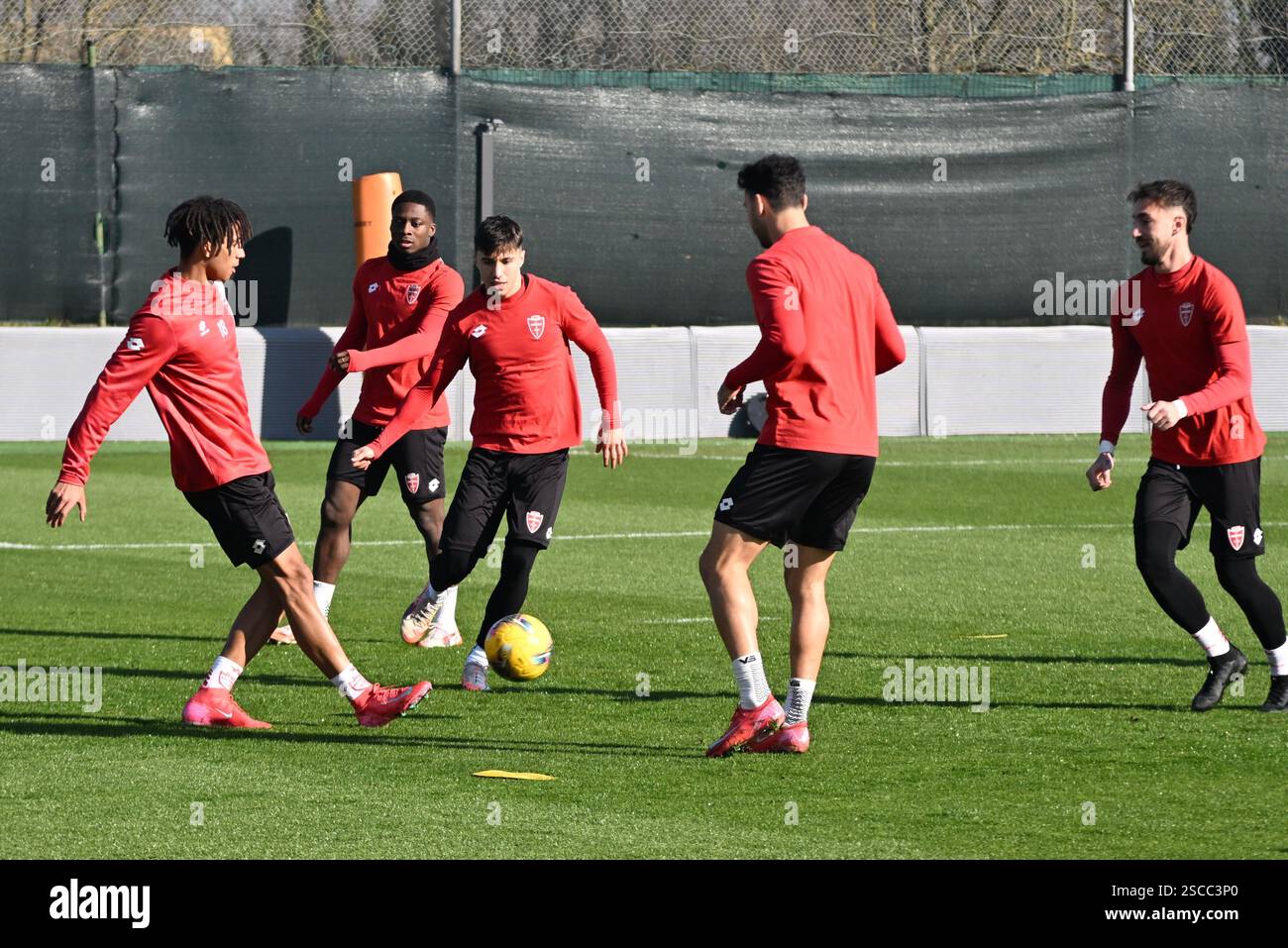 Monza, Italia. 06th Feb, 2025. AC Monza's players during training ...
