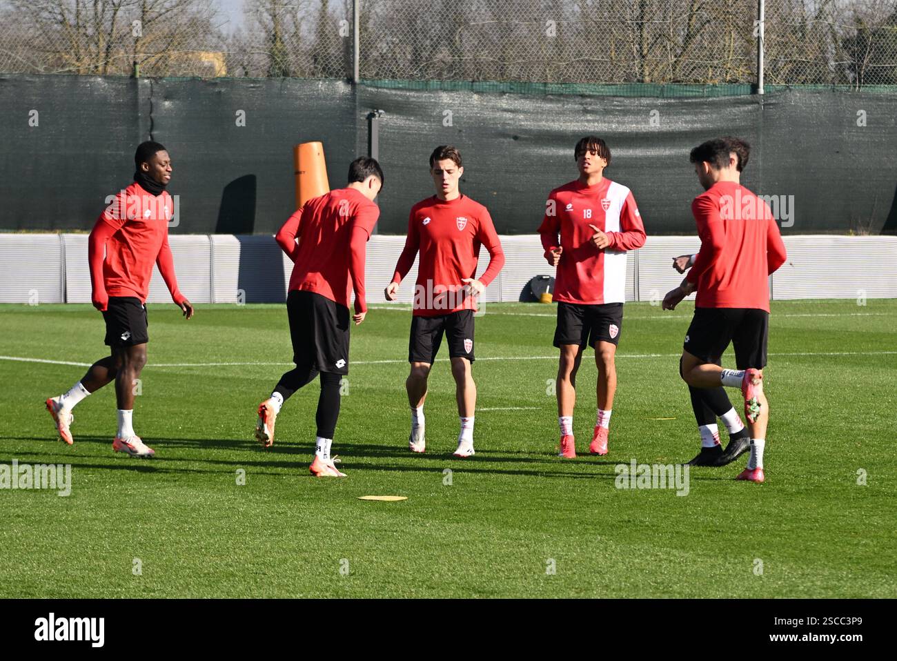 Monza, Italia. 06th Feb, 2025. AC Monza's players during training ...