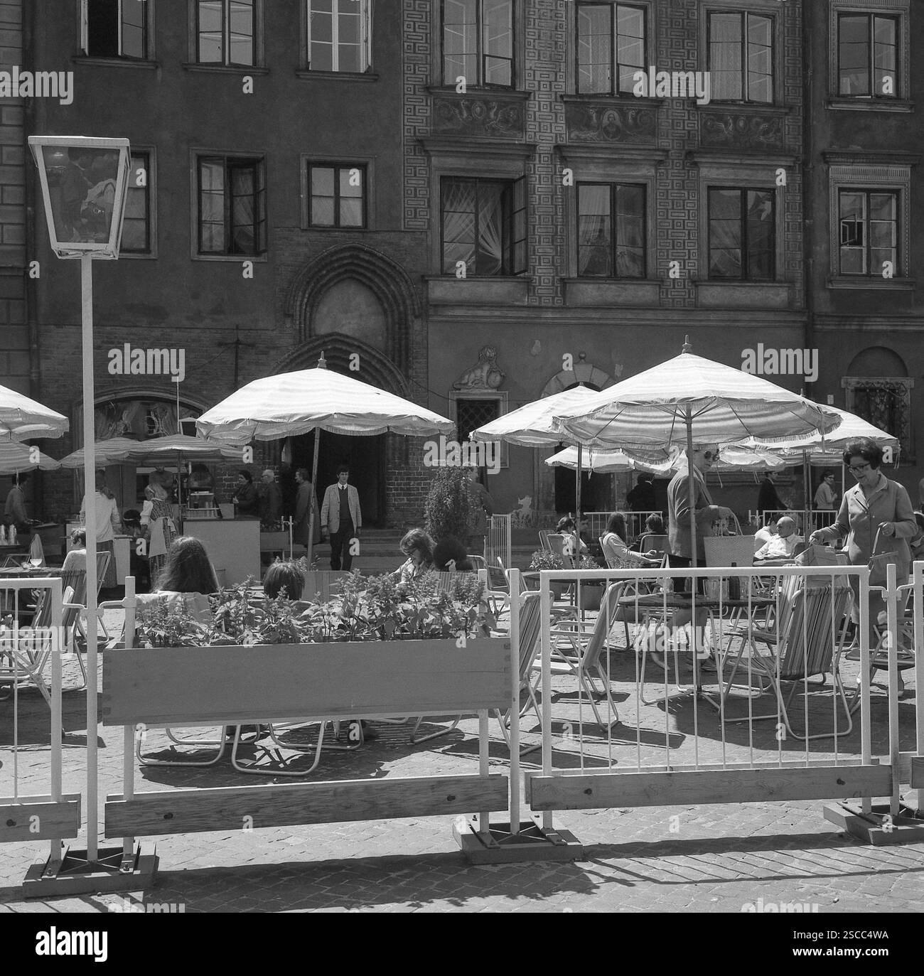 Street cafe at the market square (Rynek) of Warsaw Stock Photo - Alamy