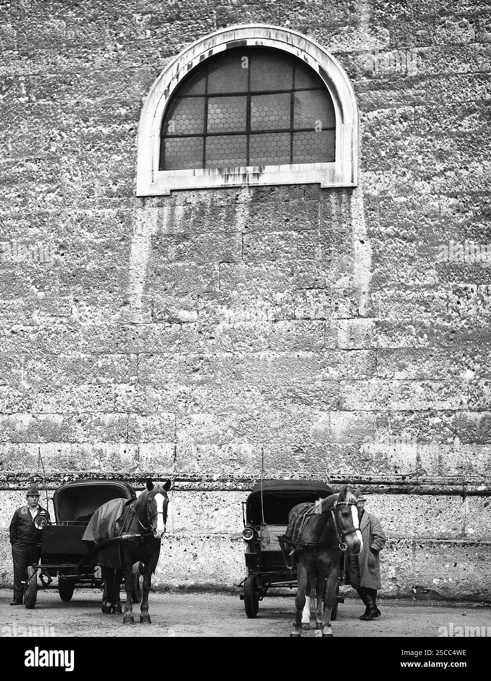 Horse carriage two drivers hi-res stock photography and images - Alamy