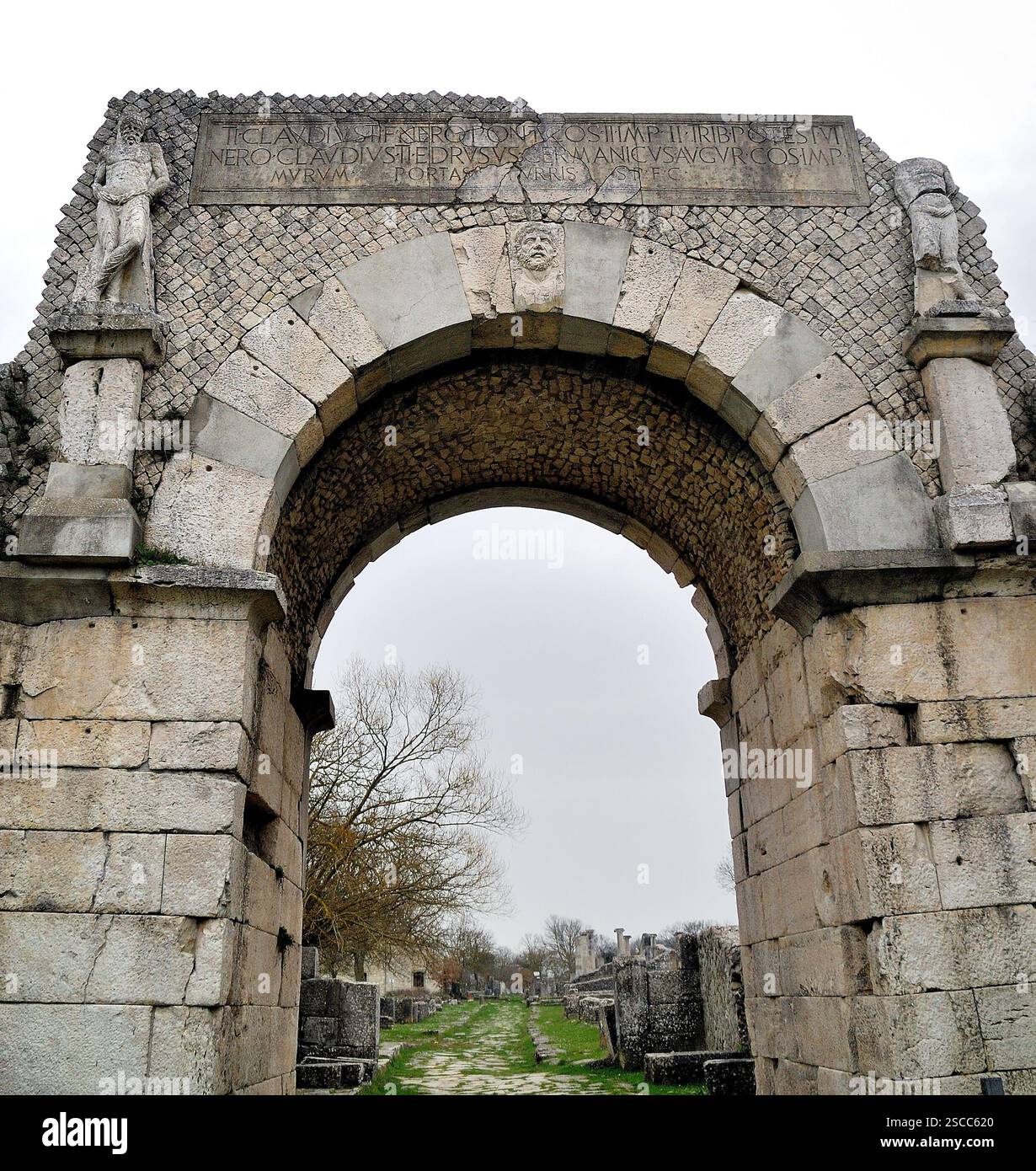 Saepinum, Bovianum Gate (Porta Bovianum). Located in the direction of ...