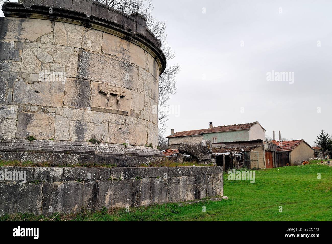 Saepinum. The mausoleum of Ennius Marsus. At the centre of the façade ...