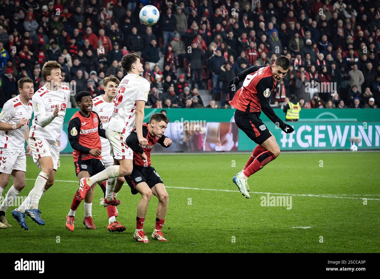 Leverkusen, Deutschland. 05th Feb, 2025. Patrick Schick (Bayer 04 Leverkusen, 14) per Kopf, K?ln ...