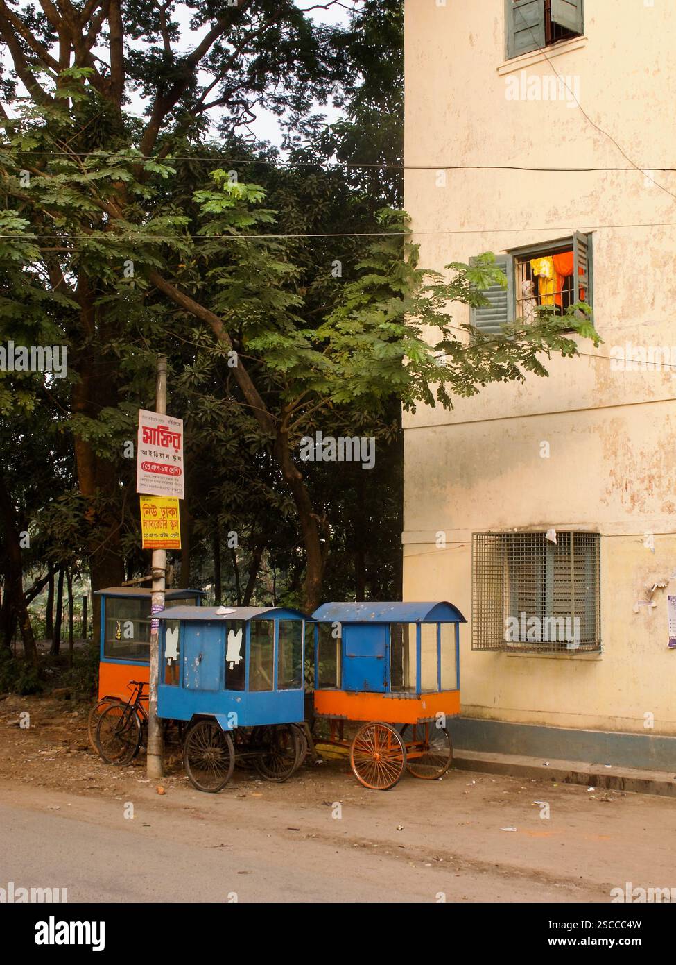 Small food stalls parked near Dhaka University civil servants’ quarters ...