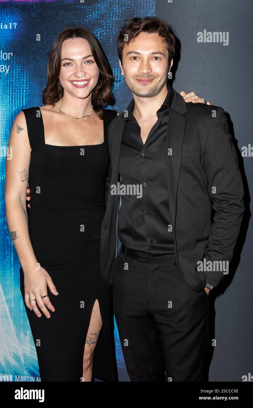 Violette Beane und Taylor Gray bei der Premiere des Kinofilms 'Renner ...