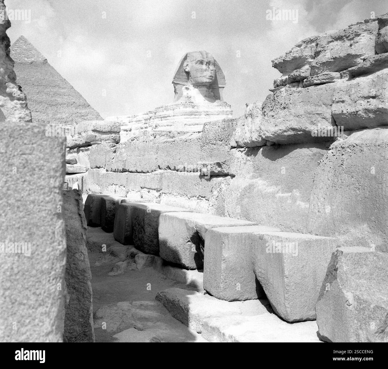 Great Sphinx of Giza and Great Pyramid of Giza Stock Photo - Alamy