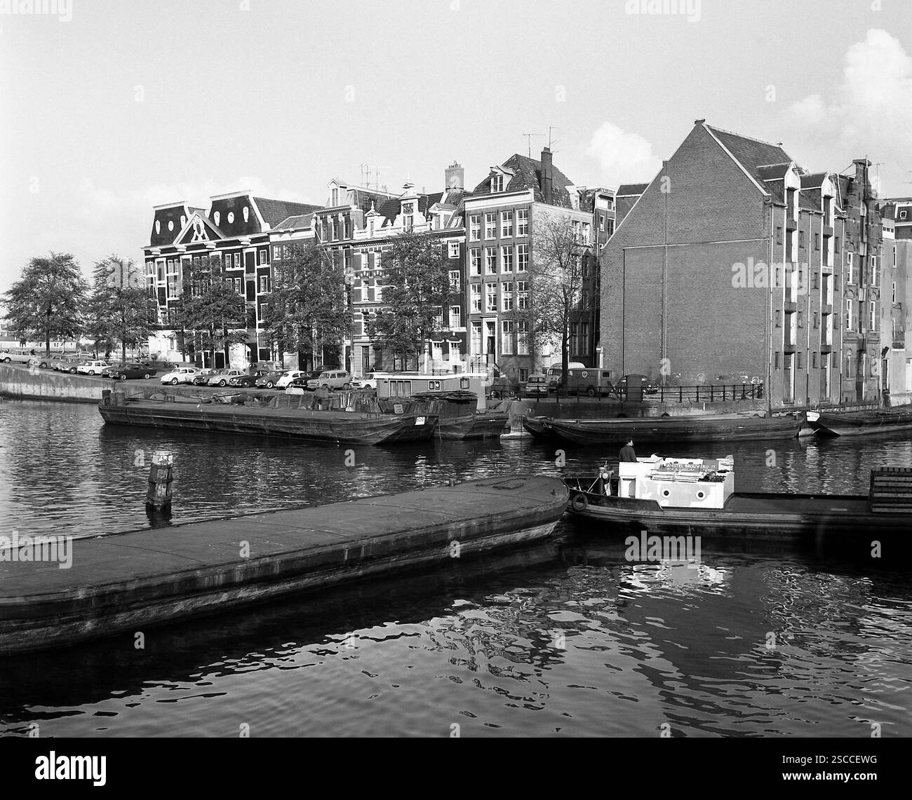 Building, boats and Grachten in Amsterdam Stock Photo - Alamy