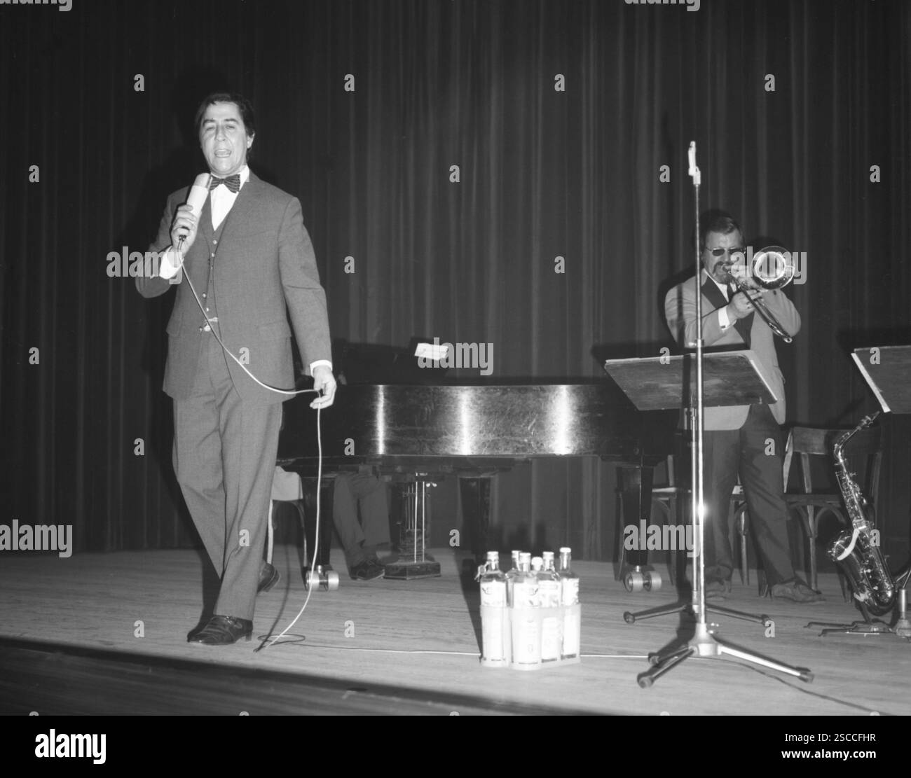 Performance of the Swiss pop singer Vico Torriani at the Prälat ...