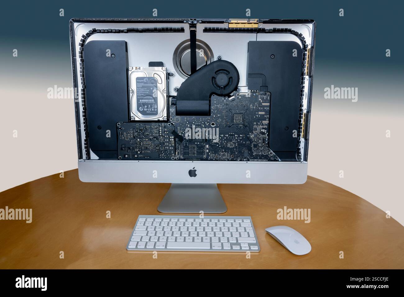 What's under the hood on a 2012 Apple iMac with screen removed to ...