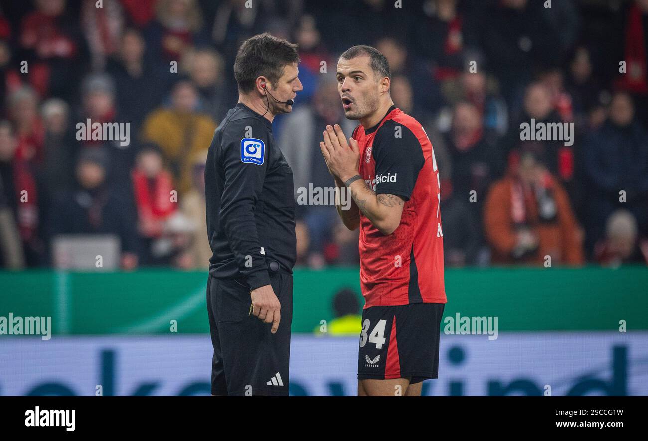 Leverkusen, Germany. 05th Feb 2025. Schiedsrichter Frank Willenborg und Granit Xhaka (LEV) Bayer ...