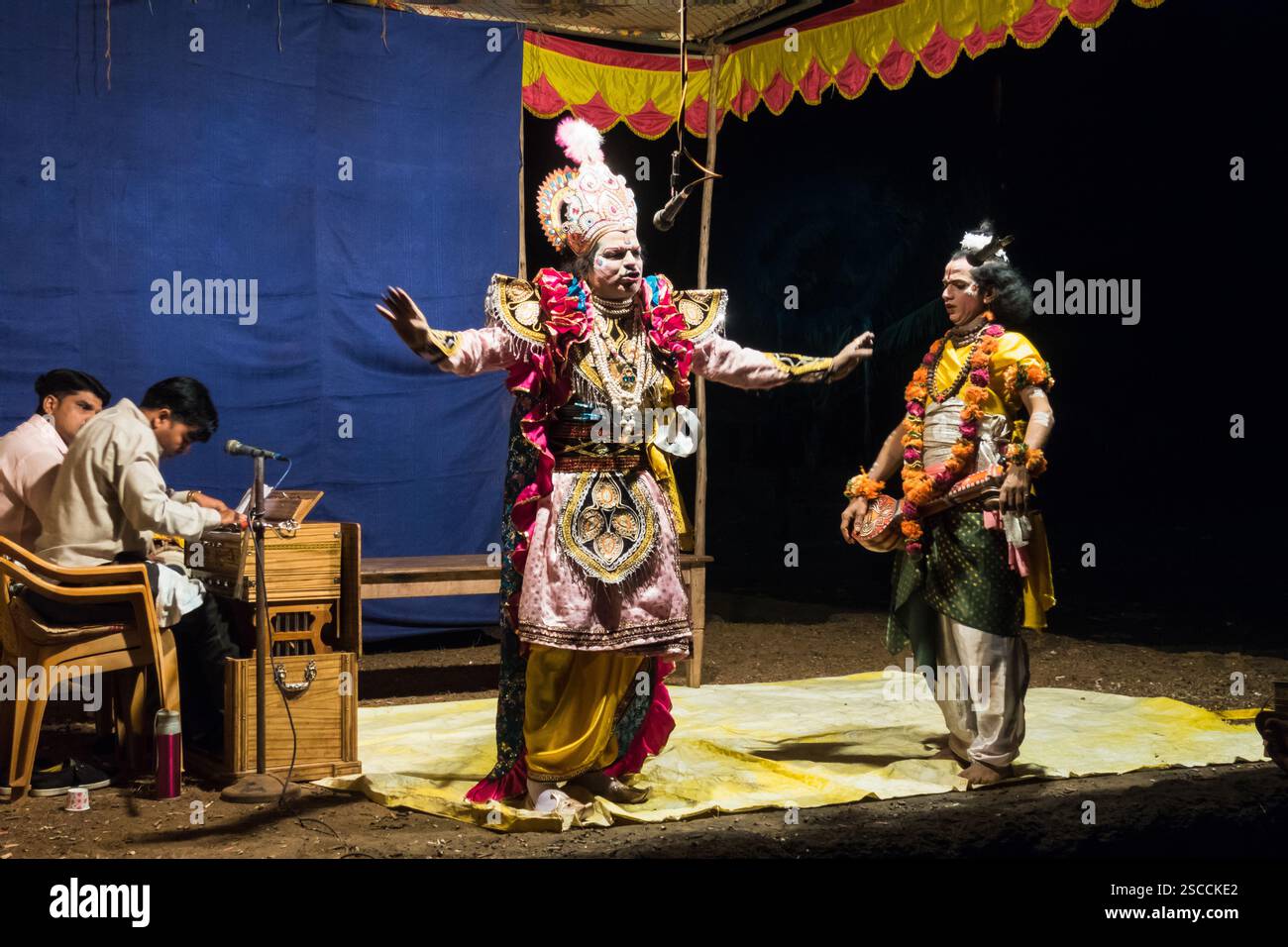 India, Goa, 13 March 2017. The performance in amateur street theater in ...