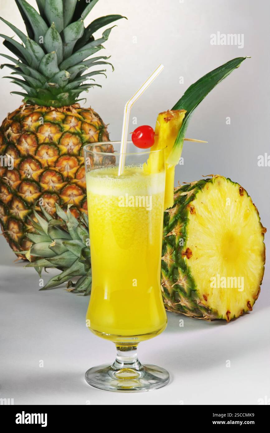 pineapple juice in a glass Stock Photo - Alamy