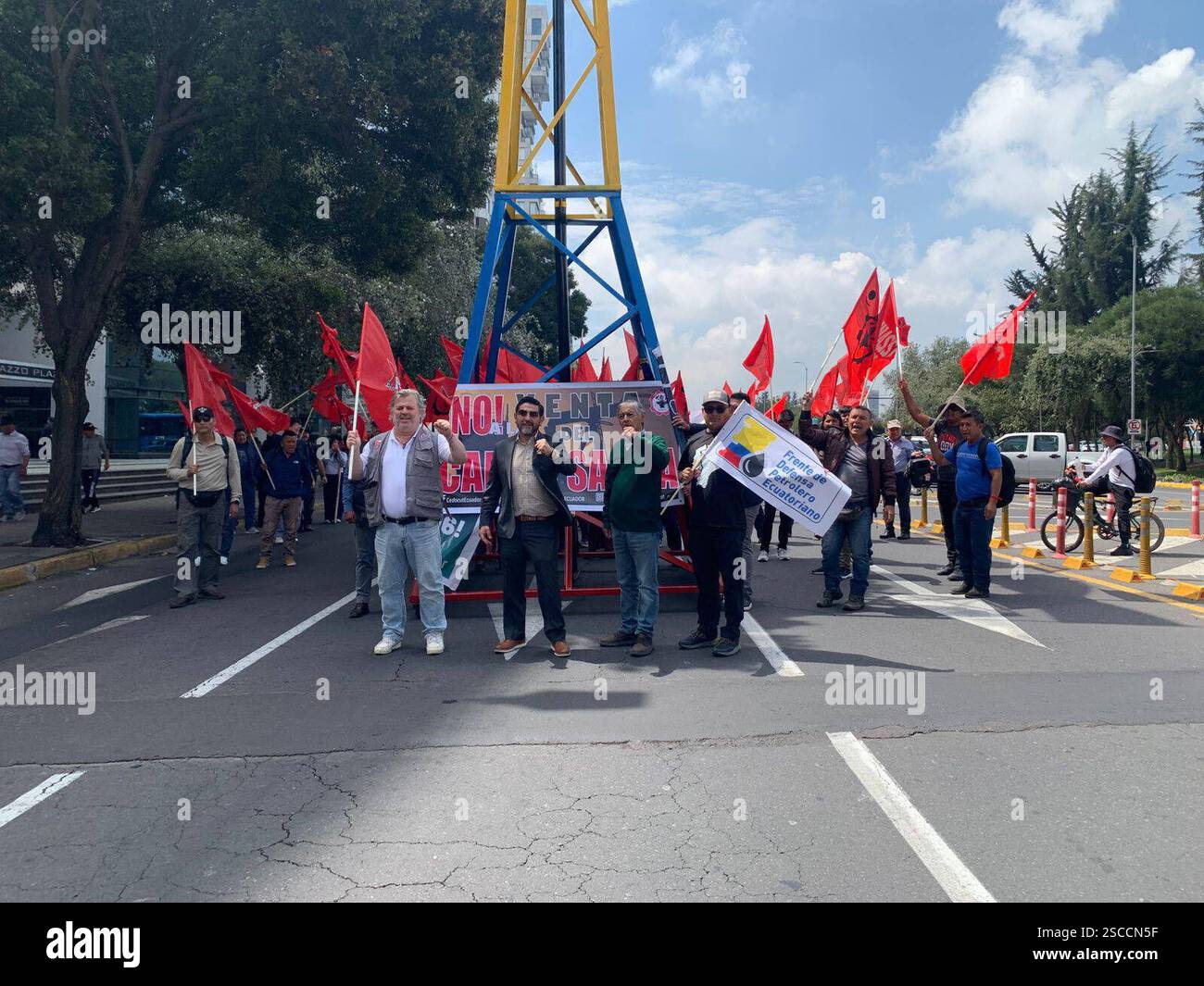 PETROLEROS NO PRIVATIZACION CAMPO SACHA Quito, Thursday, February 6 ...