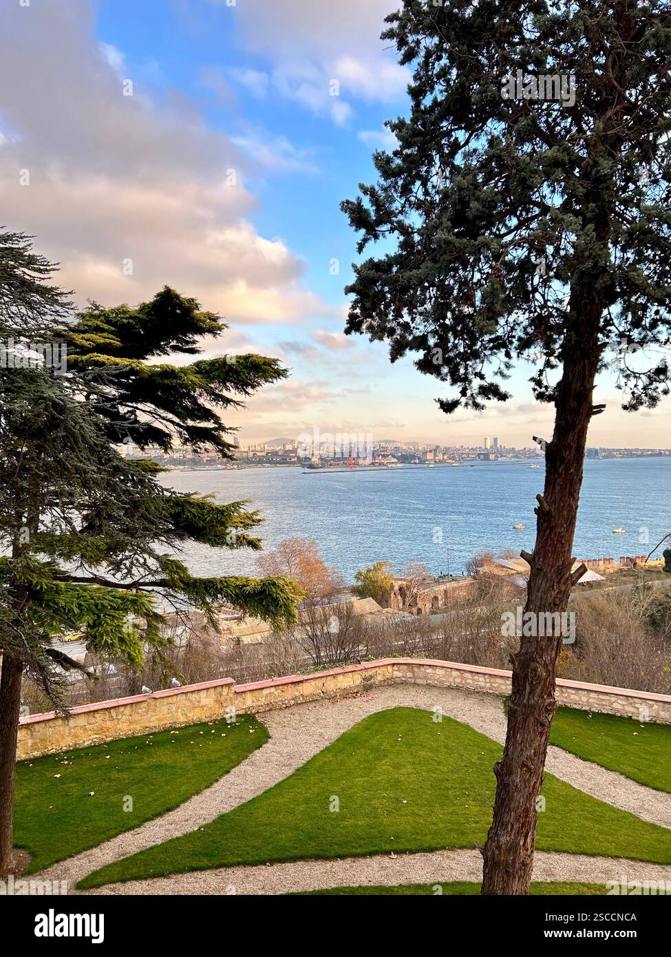 Beautiful photograph of the Istanbul Bosphorus with the city in the ...