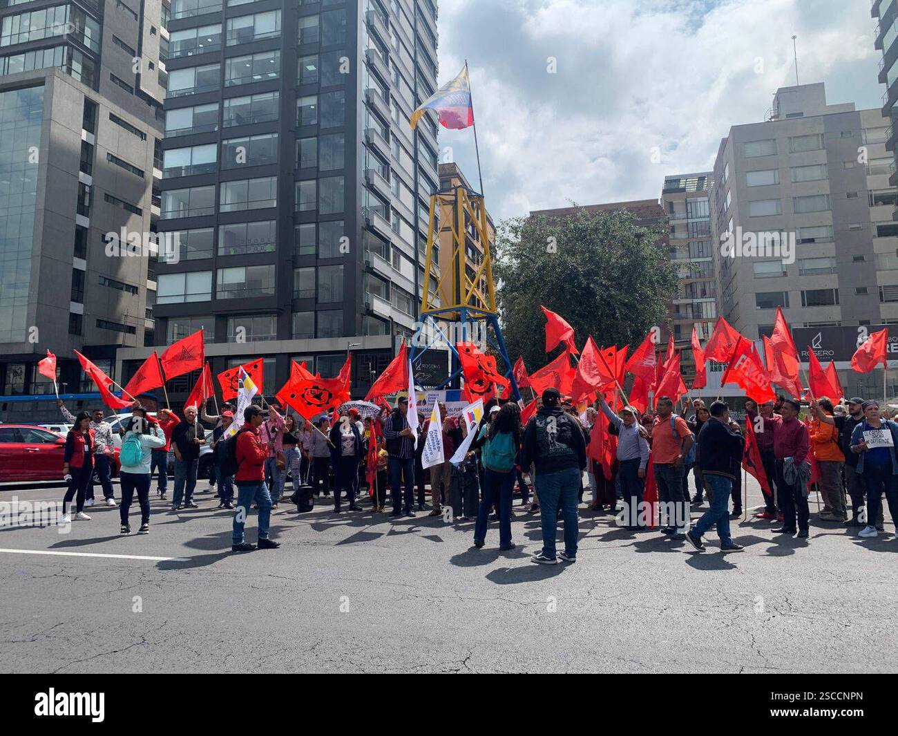 PETROLEROS NO PRIVATIZACION CAMPO SACHA Quito, Thursday, February 6 ...