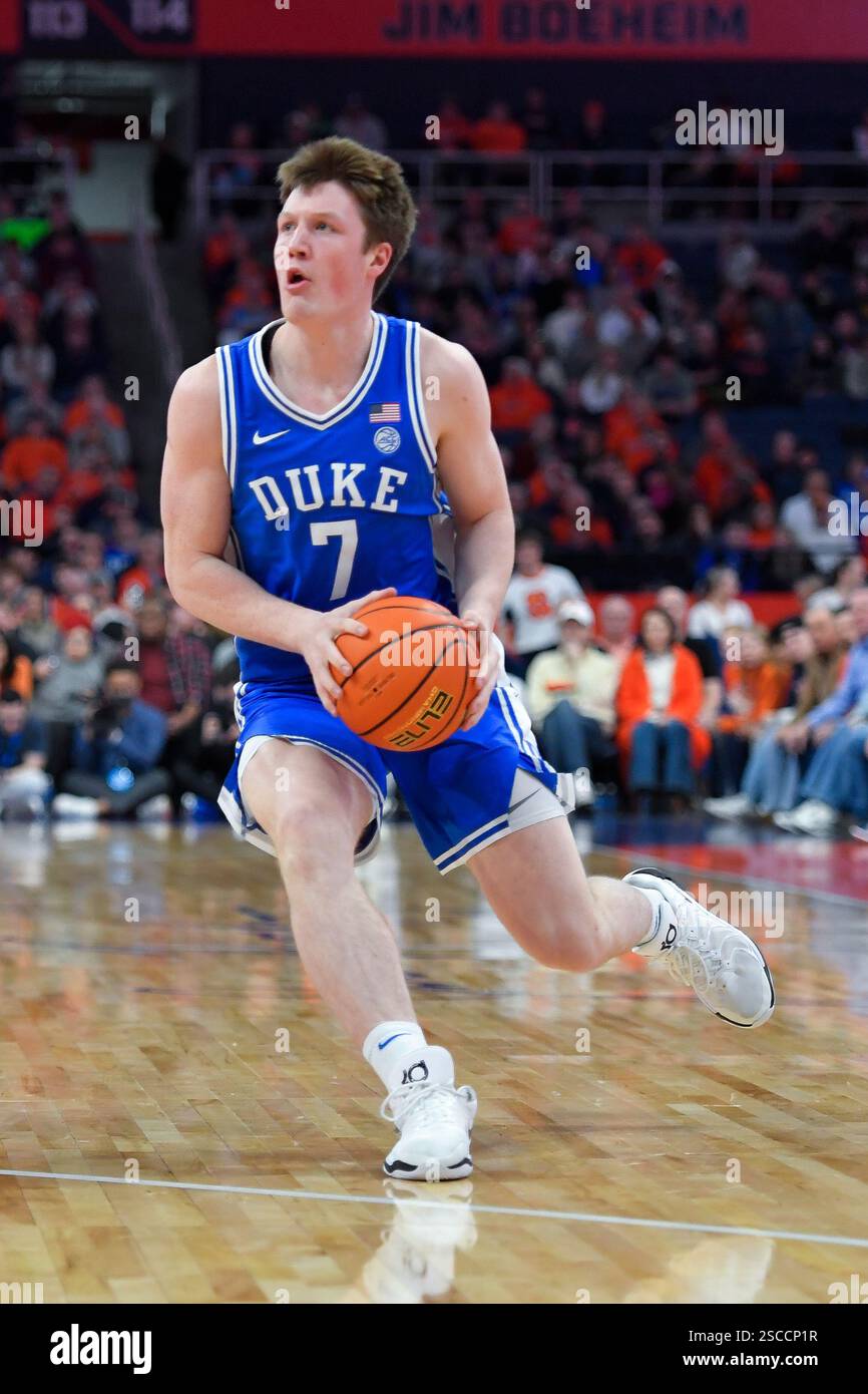 Duke guard/forward Kon Knueppel (7) handles the ball during the first ...