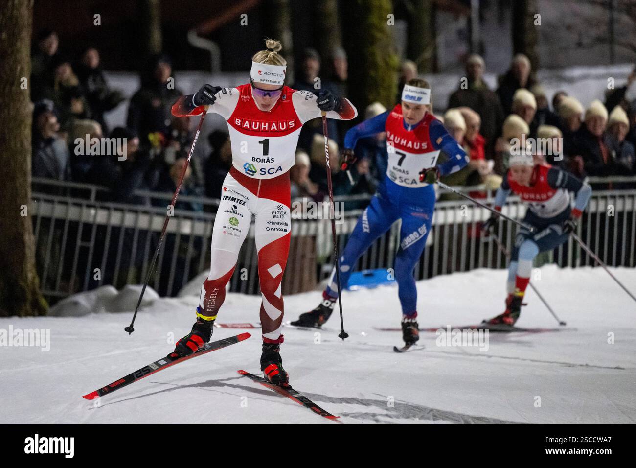 250206 Jonna Sundling tävlar i en kvartsfinal i damernas sprint i ...